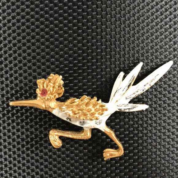 Jewelry | Vintage Roadrunner Goldtone Pin | Poshmark